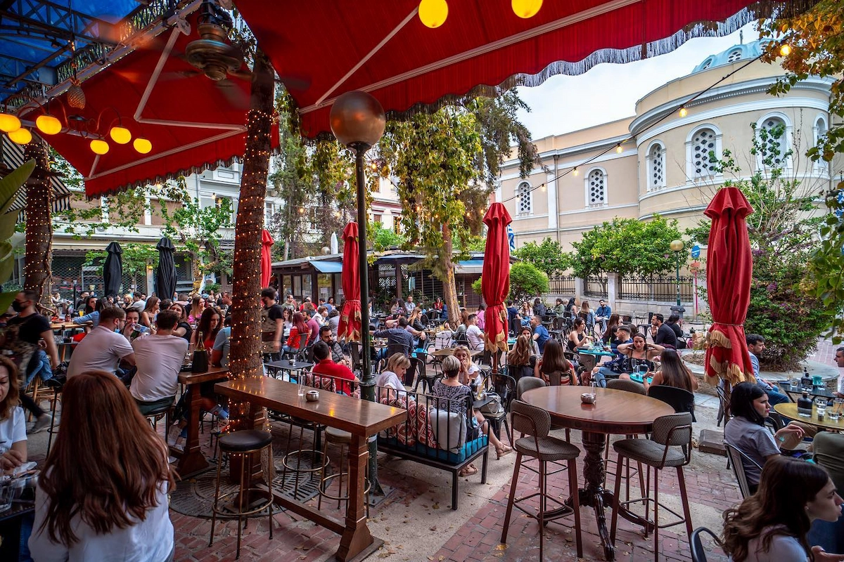 5 στέκια για φαγητό και ποτό στην Πλατεία Αγίας Ειρήνης (update 2024 ...