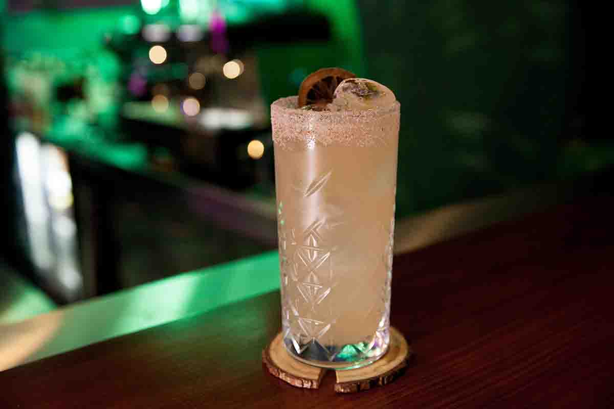 The Cranky Bar: Το νέο «ιδιόρρυθμο» μπαρ των Εξαρχείων - FlagInLife