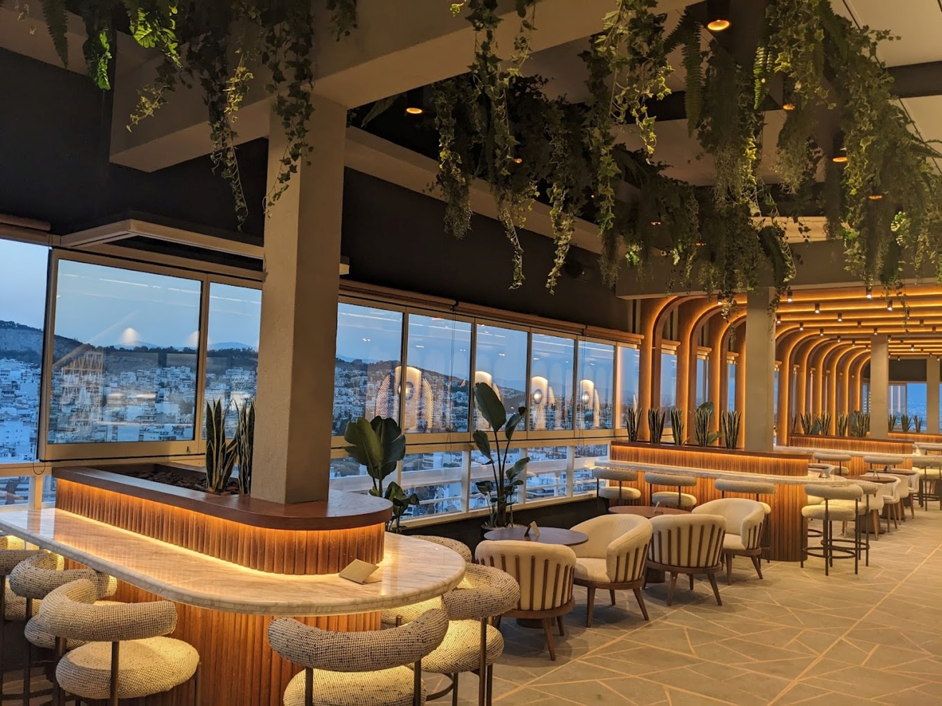 Deos: Το πρώτο skyline bar restaurant με την Αθήνα στο πιάτο - FlagInLife