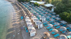 5 παραλίες κοντά στην Αθήνα για βουτιές μετά το δεκαπενταύγουστο ...