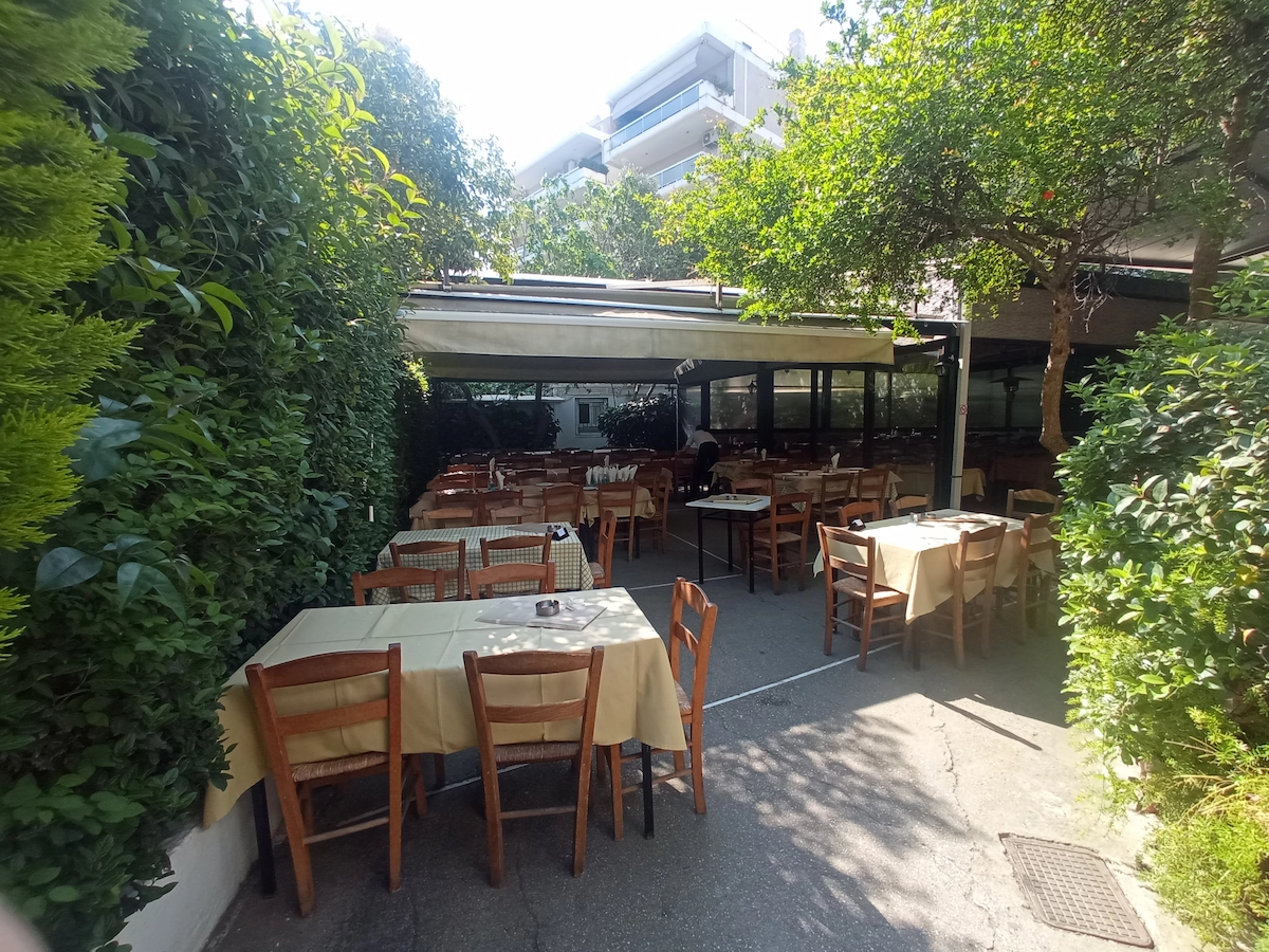 Στην Ταβέρνα Μιχάλης στο Χαλάνδρι για παραδοσιακή κρεατοφαγία - FlagInLife
