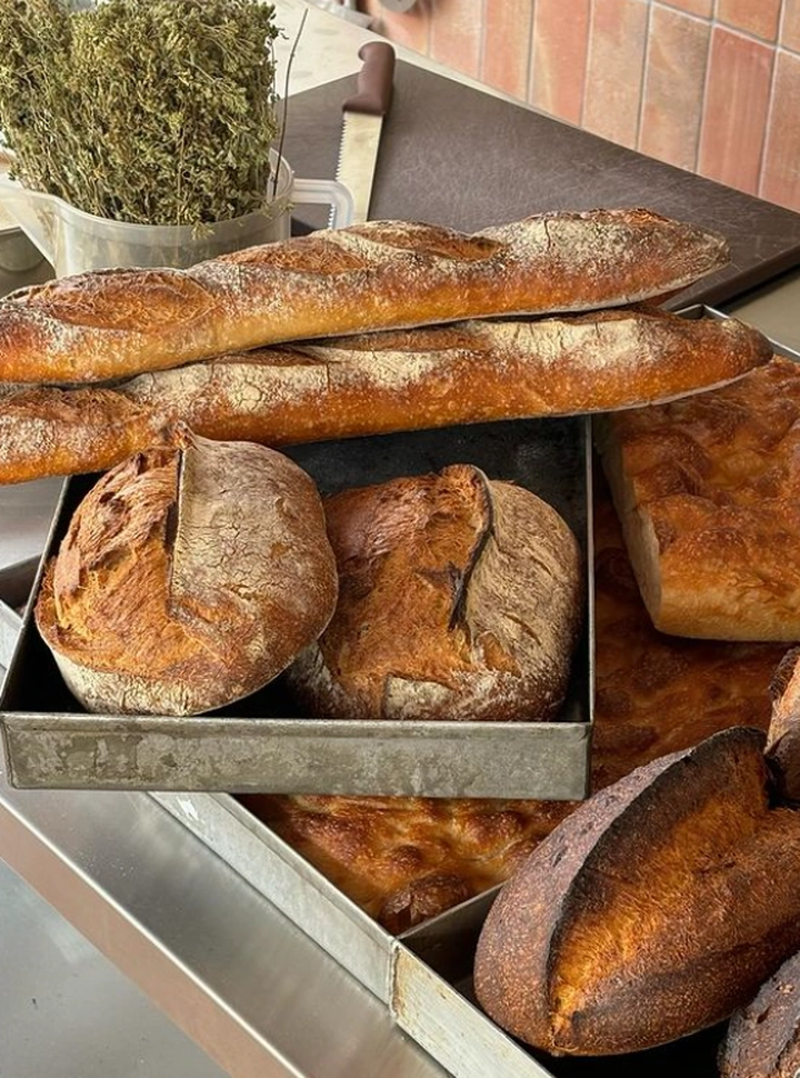 72h Artisanal Bakery: Ο παράδεισος της ζύμης στη Μητροπόλεως - FlagInLife