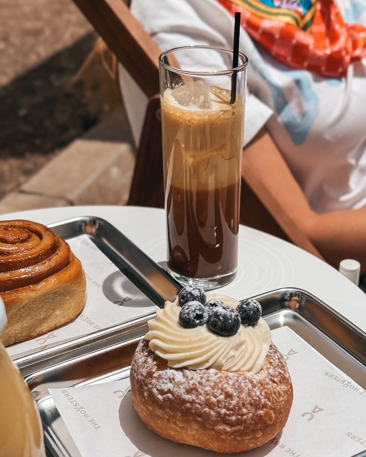 Για brunch στο The Roosters, το instagrammable café των Ιλίσιων ...