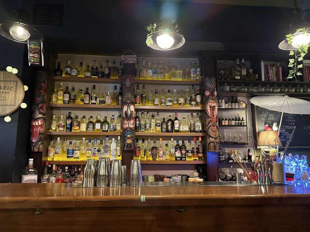 Le Coq tail mix bar Cafe & Cocktail Bar. Στα ψηλά της Νύφης του ...