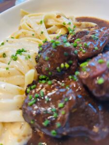 Η Striggla – Η γαστροταβέρνα των Β.Π. με νόστιμα πιάτα από τον Θωμά ...